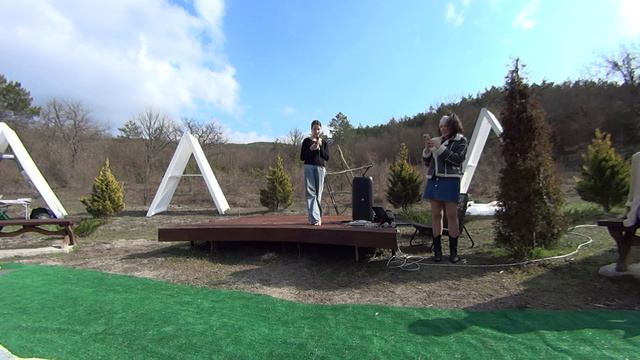 27.03.2026 Алина читает свой стих на Артпикнике