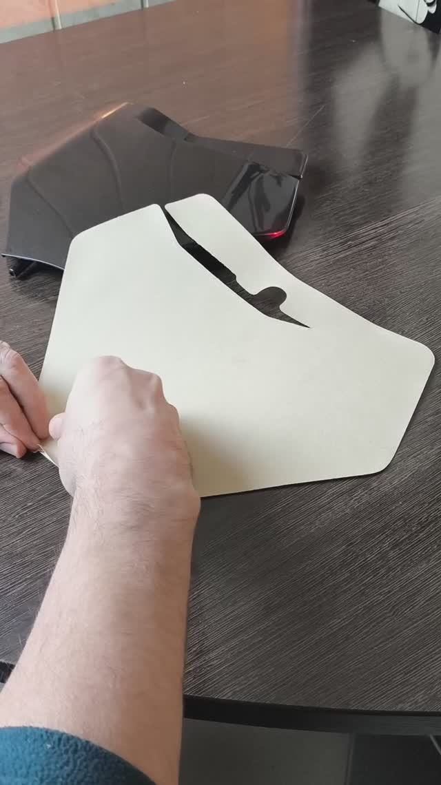 Как легко центровать деталь при оклейке кроссового и эндуро мотоцикла