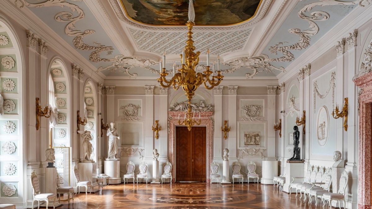 10 Лекция для экскурсоводов Белый зал Гатчинского дворца [get.gt] (1)