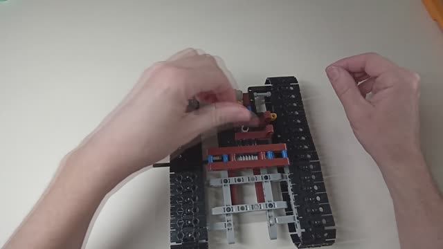 Lego. Гусеницы и поворотный круг
