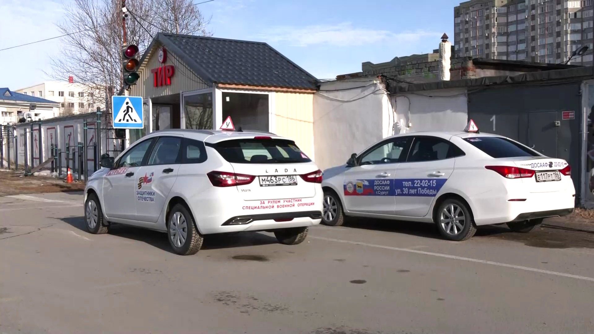 В Югре ветеран СВО освоил вождение машины с ручным управлением