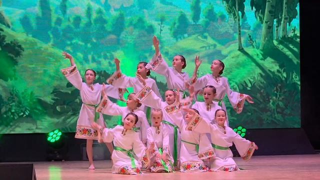 Завораживающая хореография, красочные костюмы и заразительная энергия юных артистов