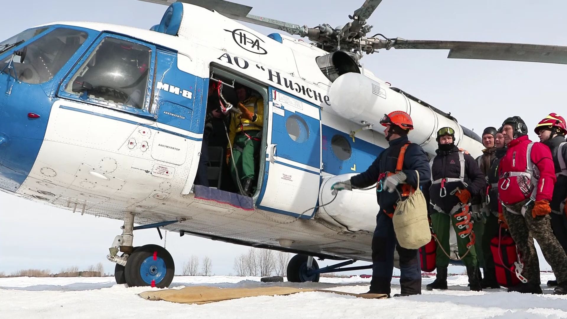 В Нижневартовском районе лесные пожарные отработали спуск с вертолёта