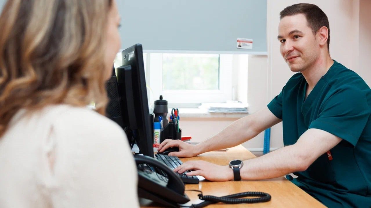 В Югре продлили программы «Земский доктор» и «Земский фельдшер»