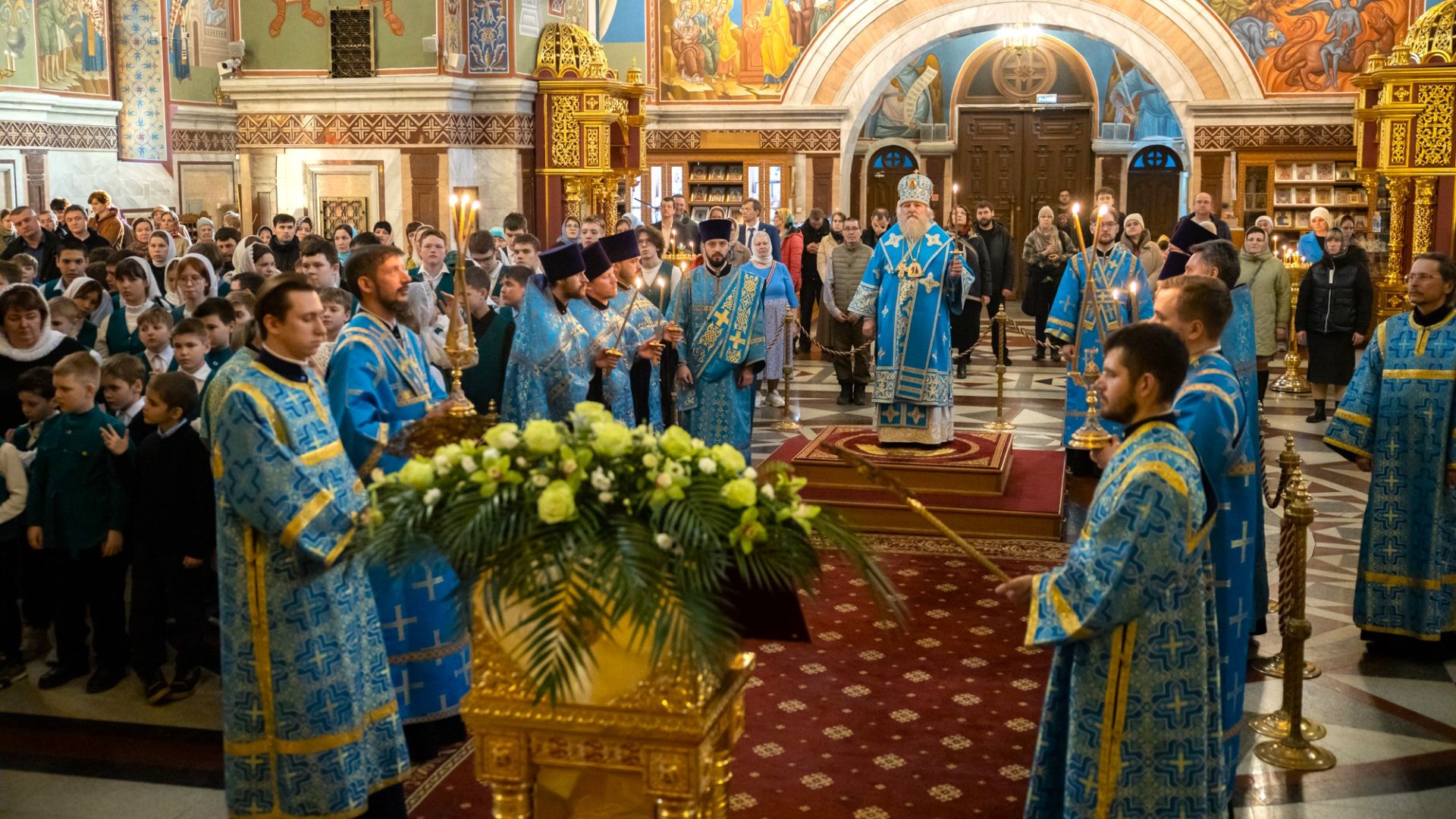 В храмах Югры отметили Благовещение