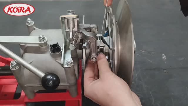 Регулировка суппорта тормоза на реверс-редукторе мотобуксировщика Койра Богатырь