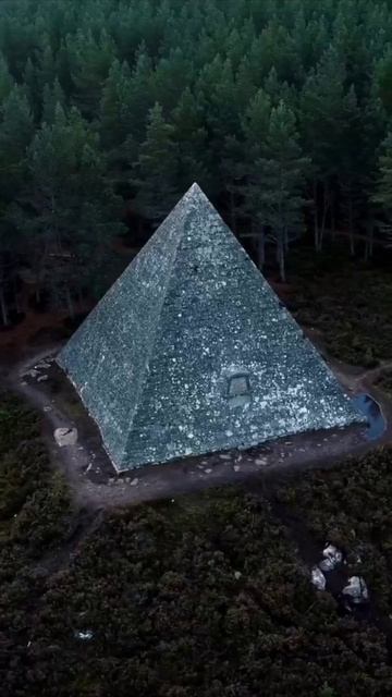 Пирамида принца Альберта, также известная как Каирн