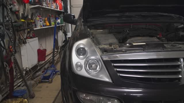 Как заменить лампу ближнего/дальнего света Ssang Young Rexton / Как снять фару