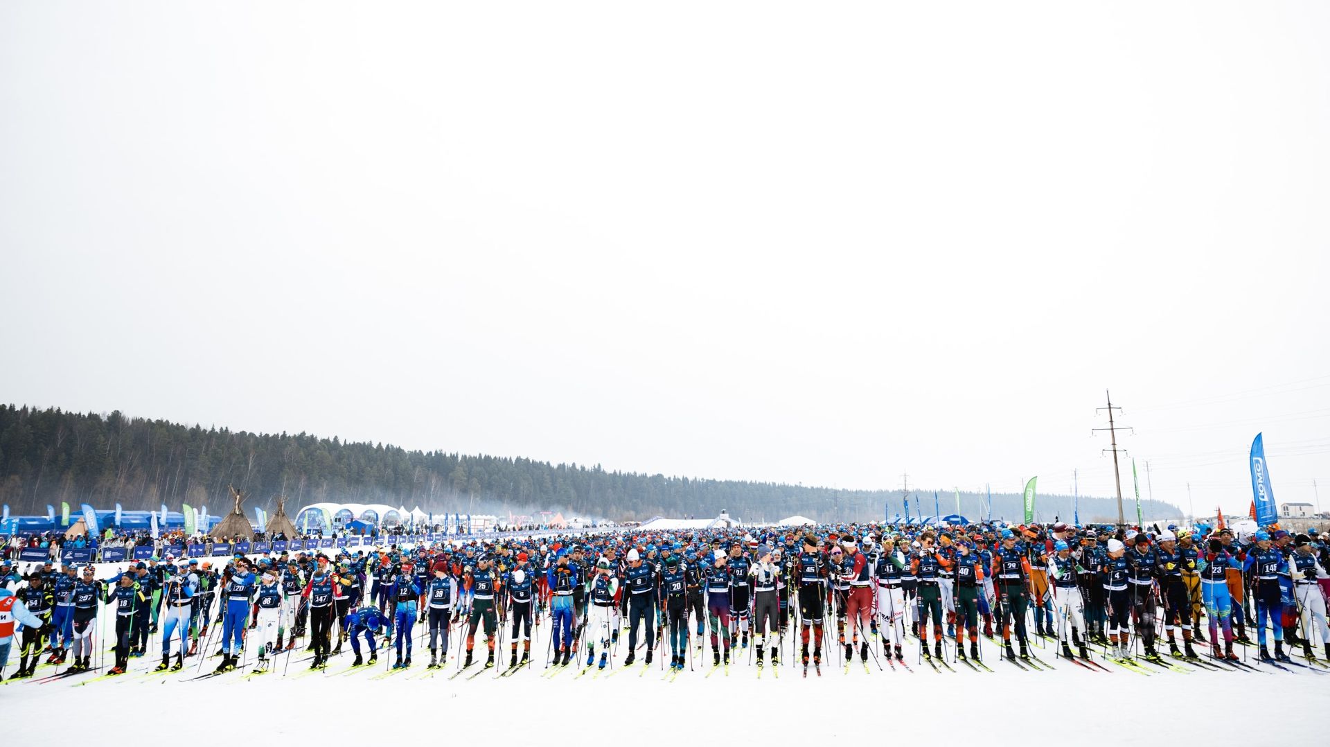 Почти 4000 человек приняли участие в XIII Югорском лыжном марафоне