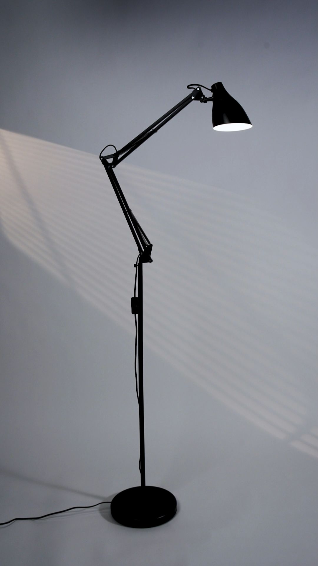 12794 Camelion KD-332  C02 черный (Светильник напольный, торшер, 230V, 40W, E27)