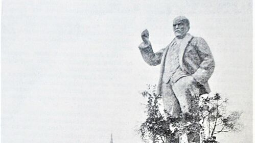 Первый памятник Ленину