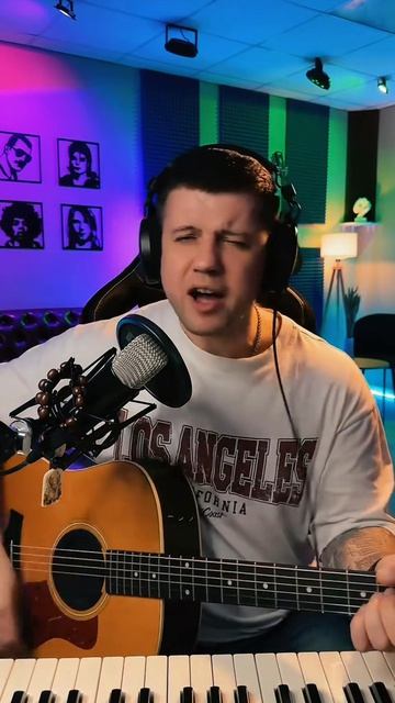 Плачет девушка в автомате