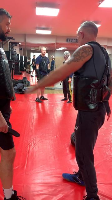 Отработка 3-х ударной связки с сокращением и разрывом дистанции