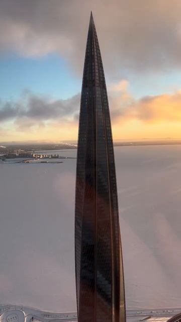 Лахта Центр с высоты птичьего полёта, высота здания 462 метра