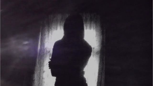 ее маленькие плечи (она не придет)музыка и исполнение Олега Сапегина,стихи Юлии Вихаревой