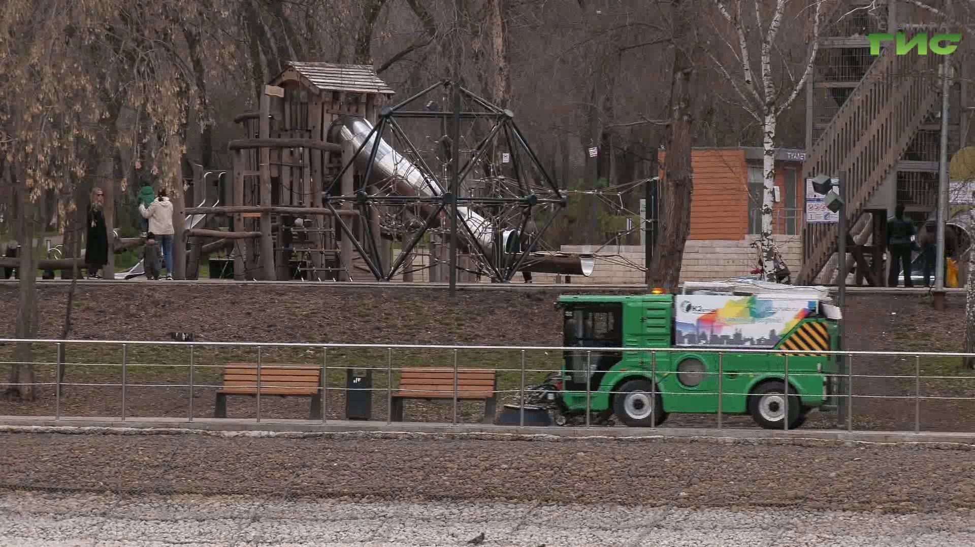 В Самаре идёт весенняя уборка парков и скверов