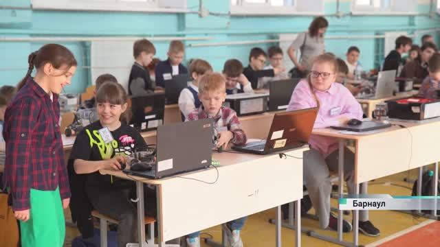 Барнаульские школьники собрали сложных роботов на региональной технической олимпиаде