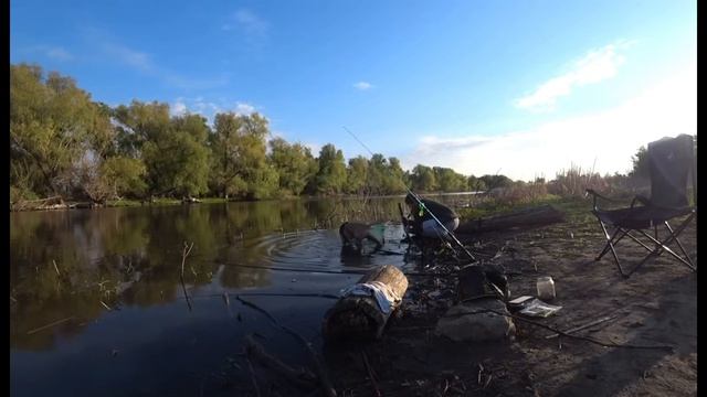 Девушка на рыбалке ..Забойный клев КАРАСЯ.. (2)