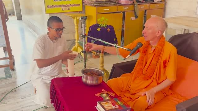 (13.03.26) Раздача Маха-прасада (Пури)