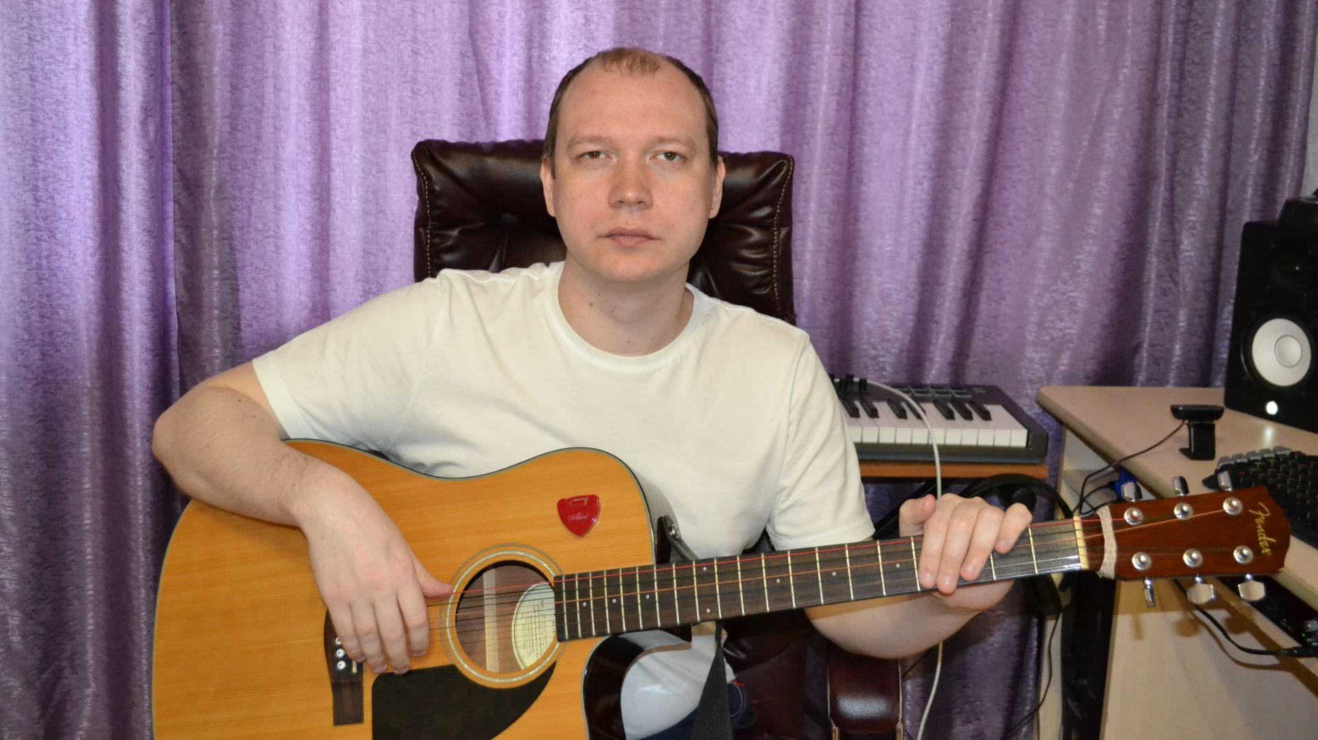 Учимся играть и петь на гитаре 06 Как убрать паузу между аккордами