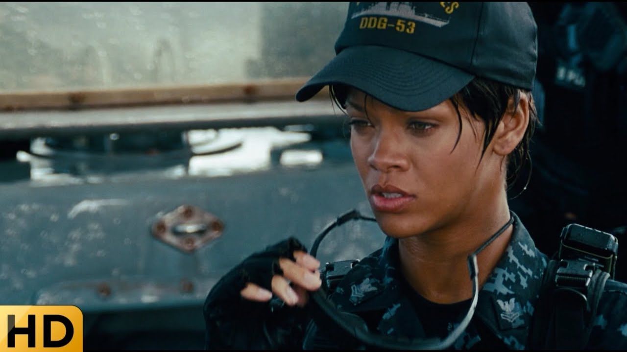 Хоппер осматривает инопланетный корабль. Морской бой.