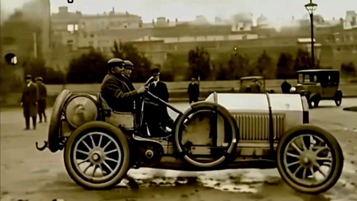 Старые автомобили начала 20 века. Ретро авто 1900-х годов. Кадры черно-белого немого кино и фото