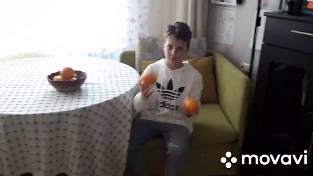 Виктор Новоселов, жонглирование апельсинами #цирк #онлайн #семья #сын