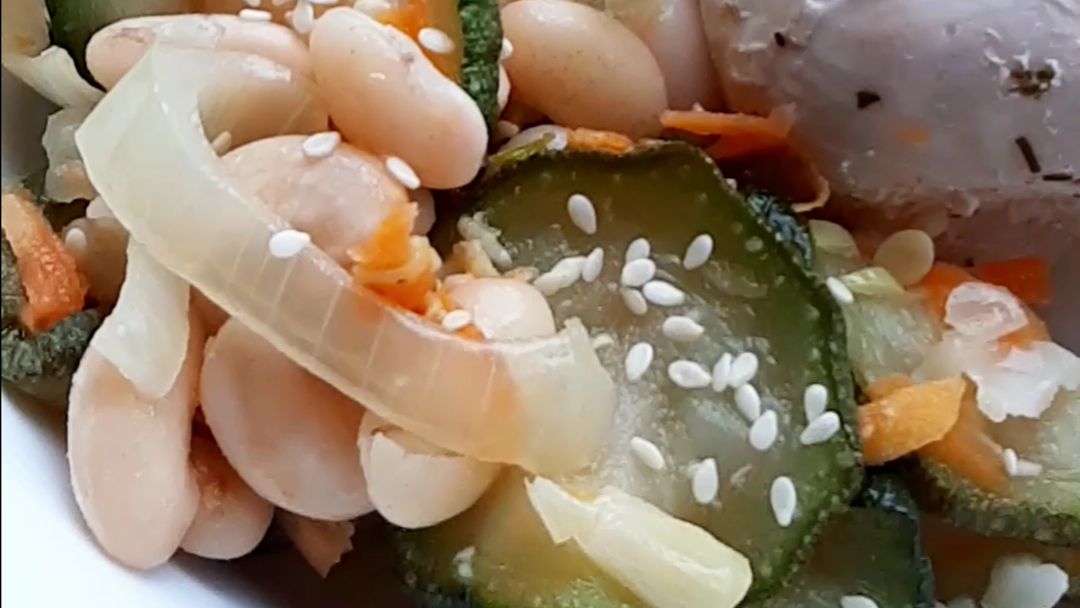 Фасоль без заморочек: полезно с овощами и курицей