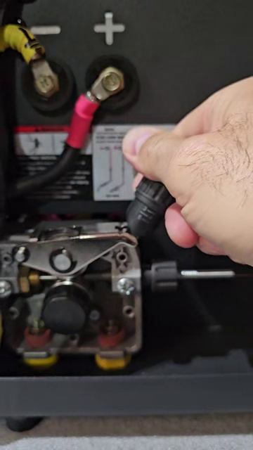 Как легко заправить проволоку в полуавтомат Fubag INMIG 200 Plus.