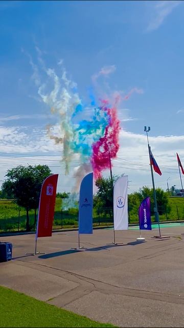 Триколор на день физкультурника - дневной салют