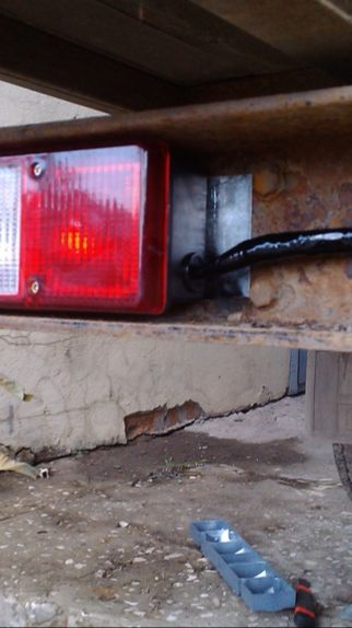 как быстро открутить болты фонаря