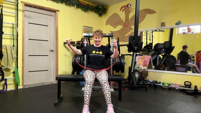 Упражнения с длинным резиновым амортизатором