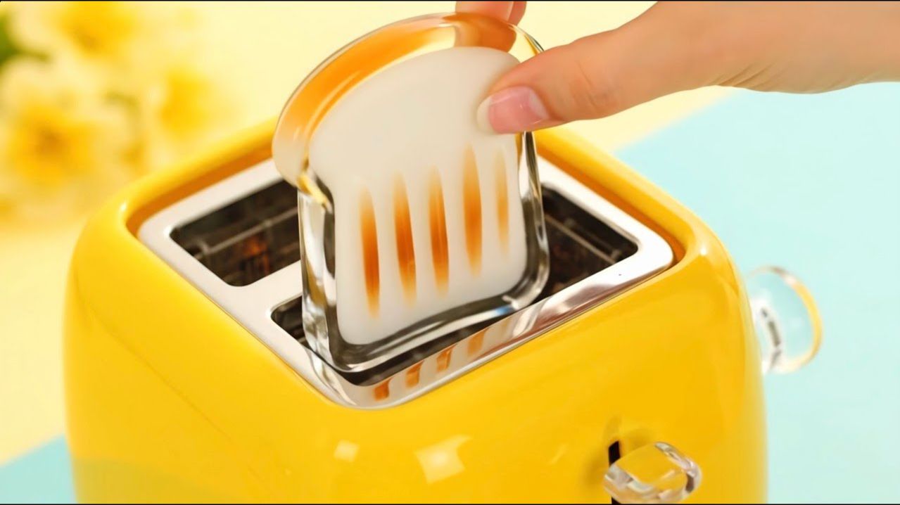 Приготовление тостов с клубничным джемом в стеклянном стаканчике ✨ МУЛЬТИК ДЛЯ ДЕТЕЙ | МУЛЬТИКИ