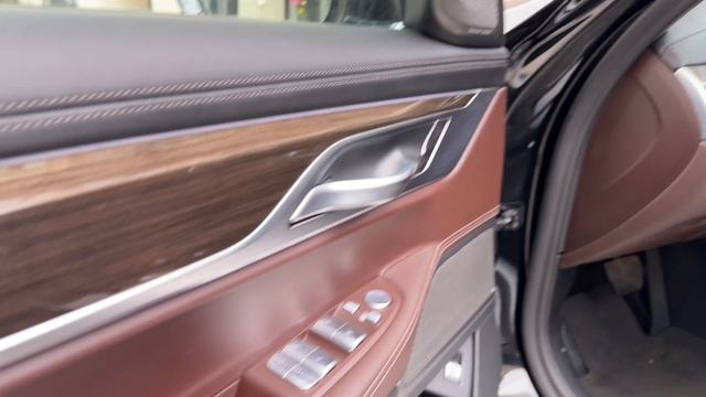 BMW 740 Li 2021 год