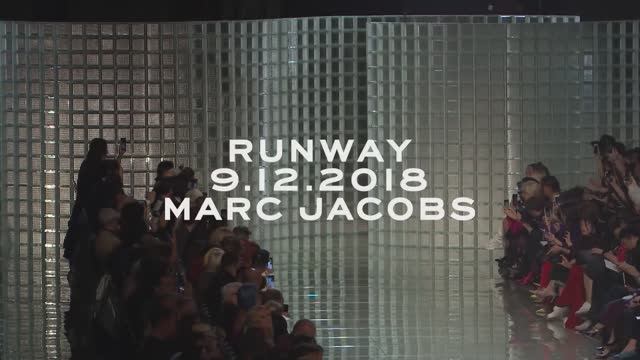 Показ женской коллекции Marc Jacobs весна-лето 2019