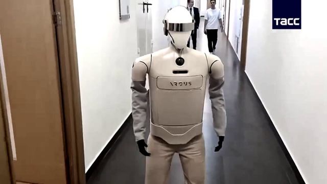 В России создан робот курьер