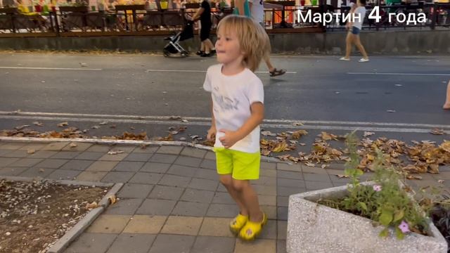 Танцы в 4 года. Мартин танцует #таняанямартин #Мартин #Мартинтанцует #море