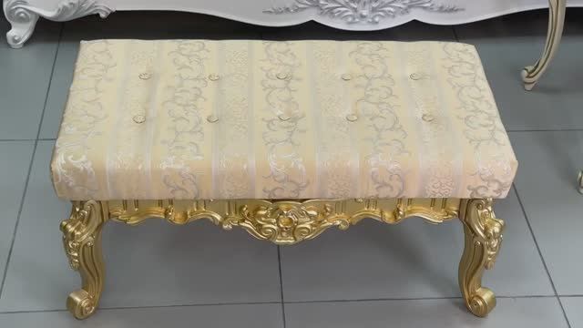 Резная золотая банкетка в стиле Барокко
