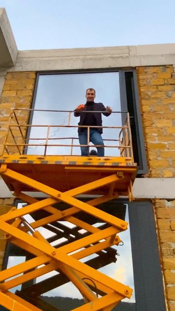 Ножничный подьёмник Пеканиска и как он используется в остеклении