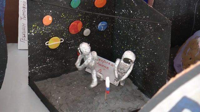 Утро, которое заряжает: флешмоб и космическая выставка