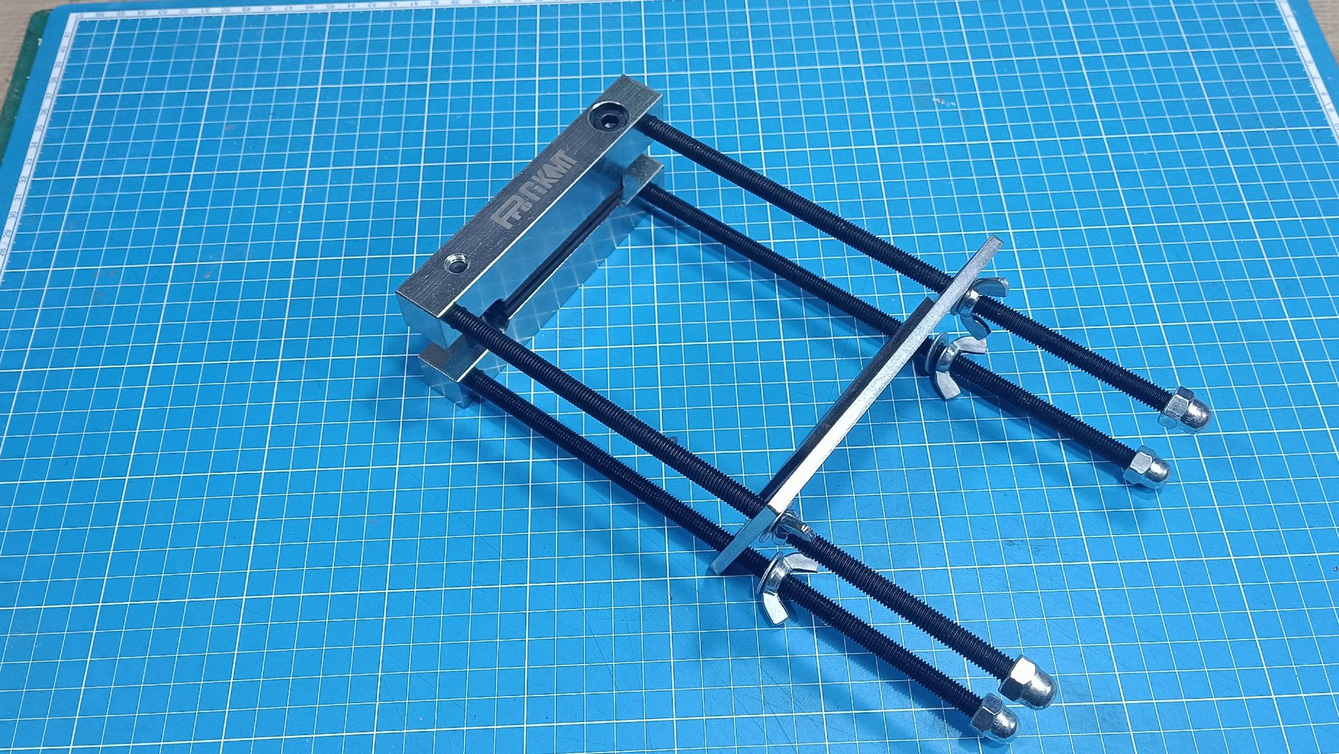 Новый инструмент для вклейки клинков . Струбцына ножедела от ProfiKMT