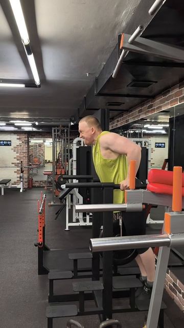 Отжимания на брусьях ГМВ