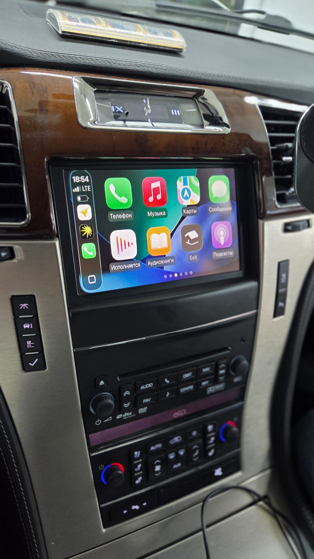 Cadillac Escalade 2012-2014 Калининград с Мирком 500 (Навител), замена на CarPlay Android Auto
