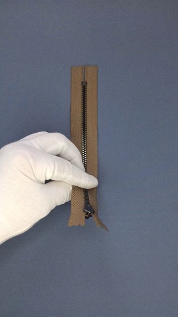 Молния, неразъемная, 18 см, Т-5, темно-бежевая/темный никель, Артикул 05438