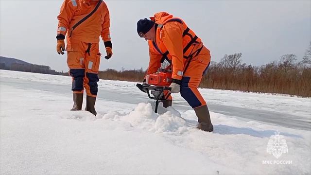 На реке Тумнин Ванинского района проведены работы по ослаблению ледового поля