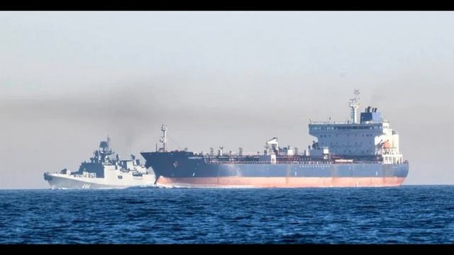 Российский фрегат провел два танкера  через  Ла-Манш.
