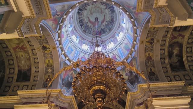 В Крыму сотрудники МЧС России проводят инструктажи в храмах пeред празднованием Светлой Пасхи