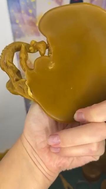 Отливка воском. Показываю ученицам где пробои, расположение чакр, родовые каналы #восковыеотливки