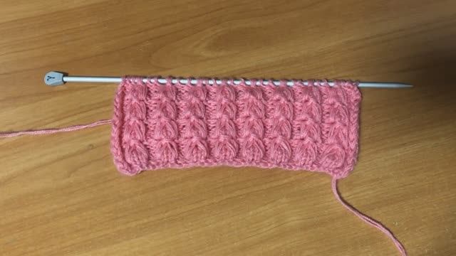 Объёмные дорожки с разделительными изнаночными петлями. Вяжем спицами