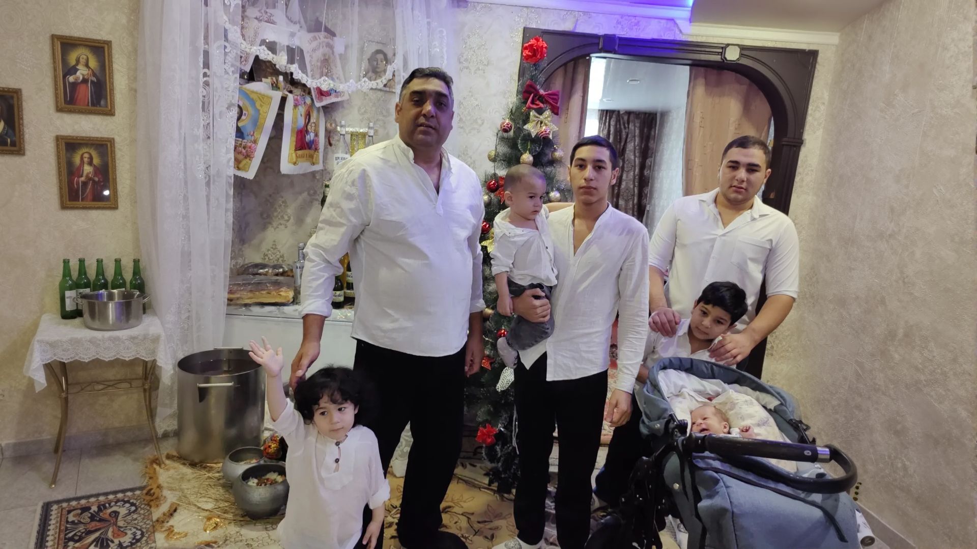 Адам Плащун празднует 18-летие лэ шавэстэ лэ Ванясти